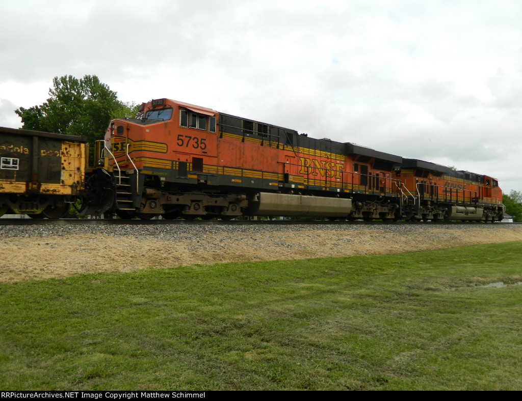BNSF 5735